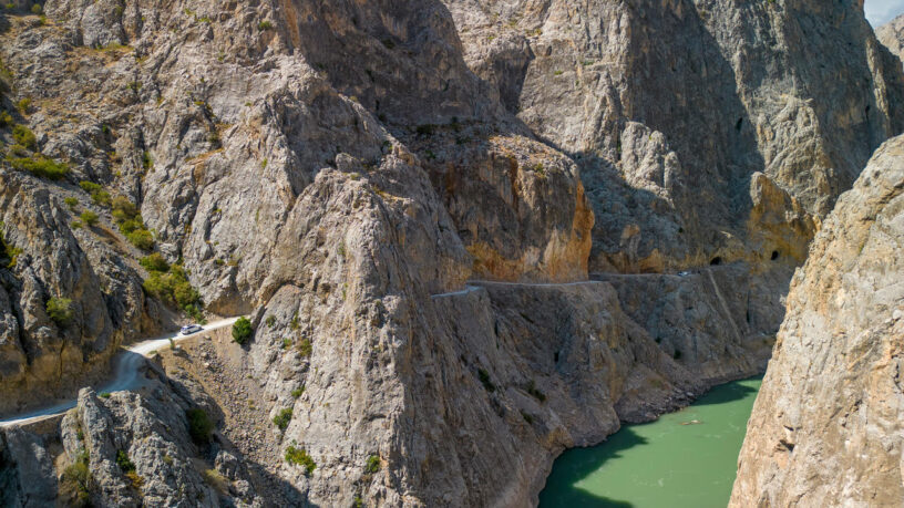 Driving Turkey’s Notorious Stone Road | MONTECRISTO